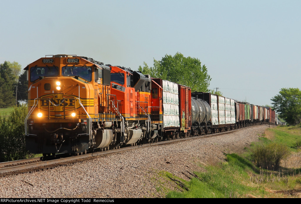 BNSF 8952